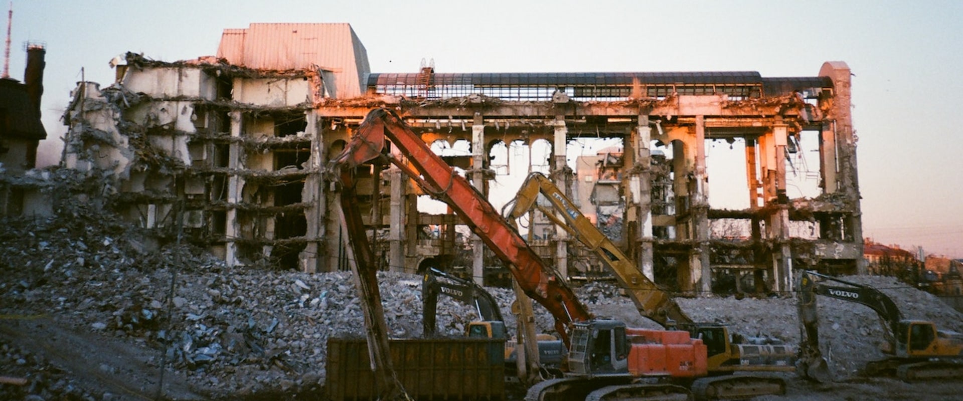 A Guide To Choosing The Right Demolition Contractor For Your Steel ...